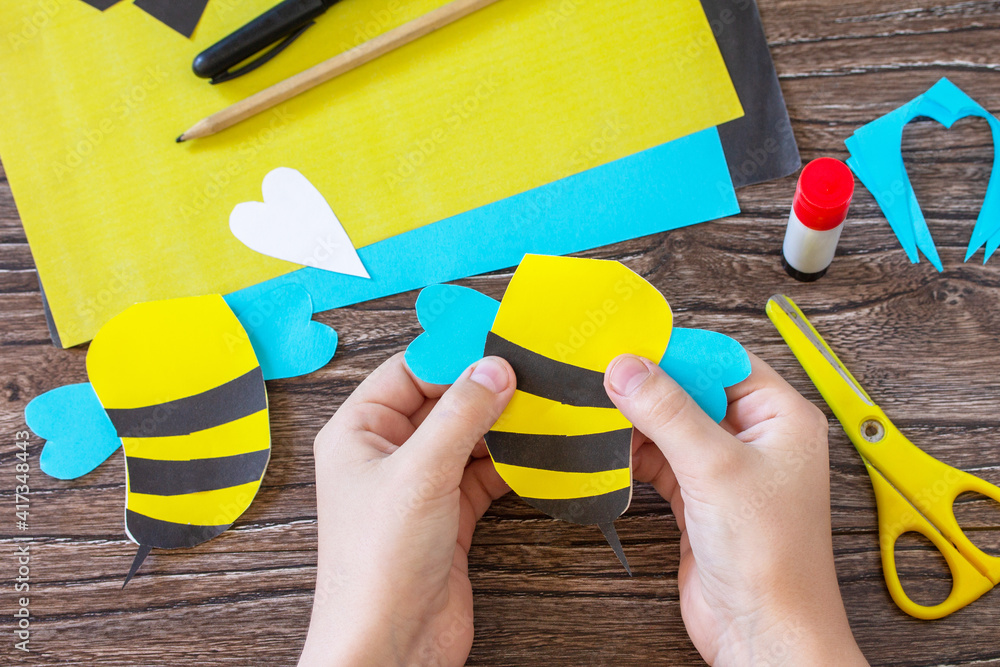 Instruction step 8. Mother's day greeting card gift - bee with spring ...