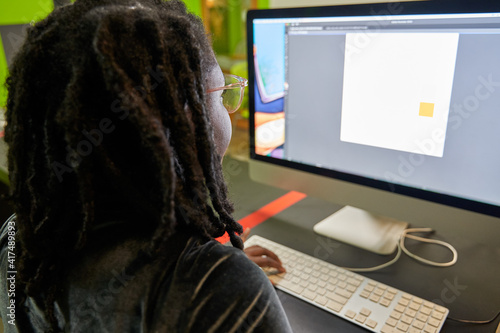 Black woman college student studying in computer lab Stock Photo ...