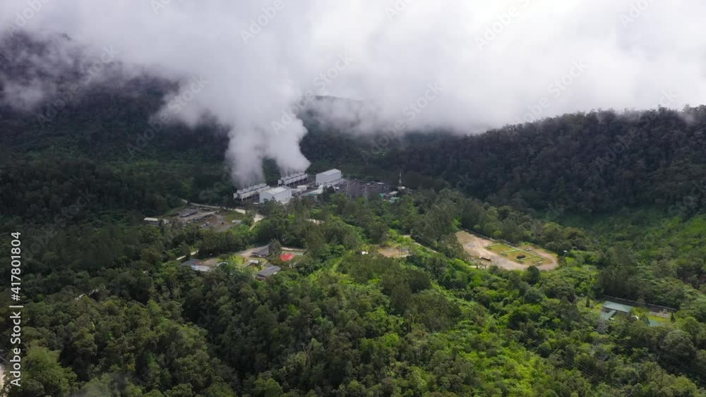 Geotermal power plant on Mount Apo. Geothermal station with steam and ...