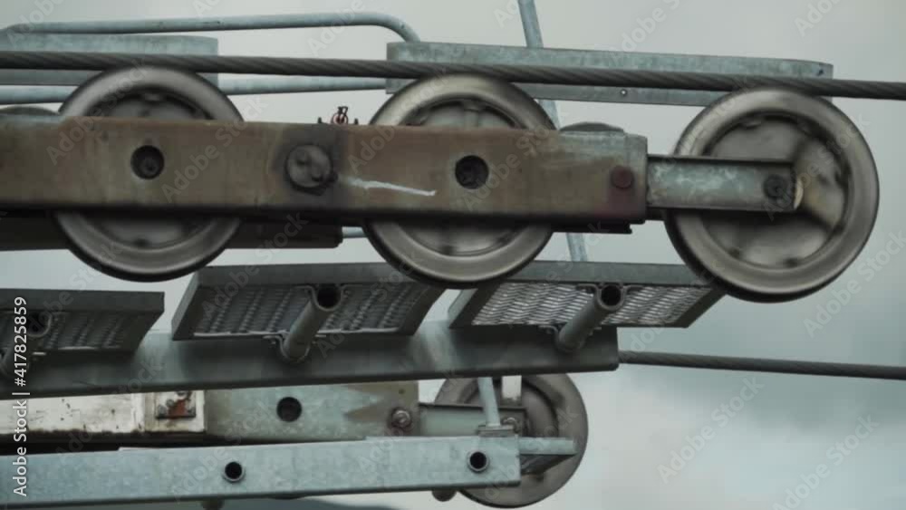 Vídeo do Stock: Close up detail of old mountain ski cable lift ...