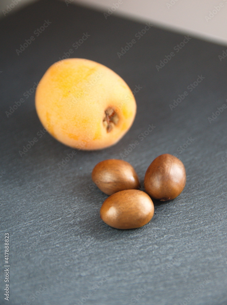 Seeds of Nispero, loquat, Japanese plum — Eriobotrya japonica ...