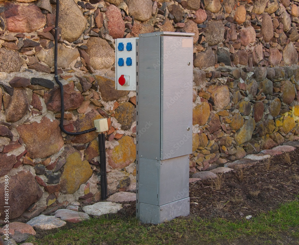 Electrical plugs are installed at the power pits near the road ...