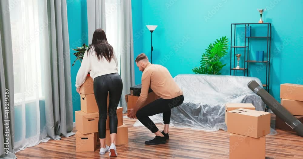 Vídeo do Stock: Happy married 20s couple move into new first house ...