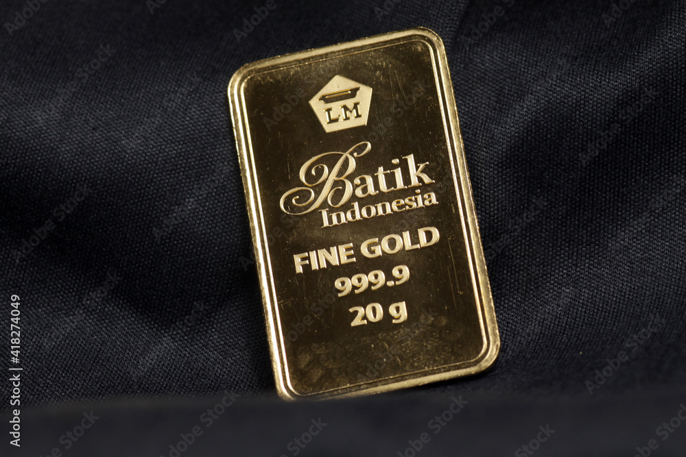 Foto de Jakarta, Indonesia, 05 March 2021 : Fine Gold Bar 999 that ...