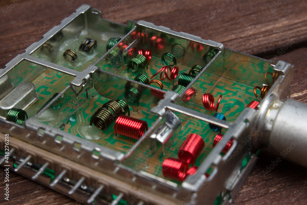 Electromagnetic air-core inductors for high frequencies on circuit ...