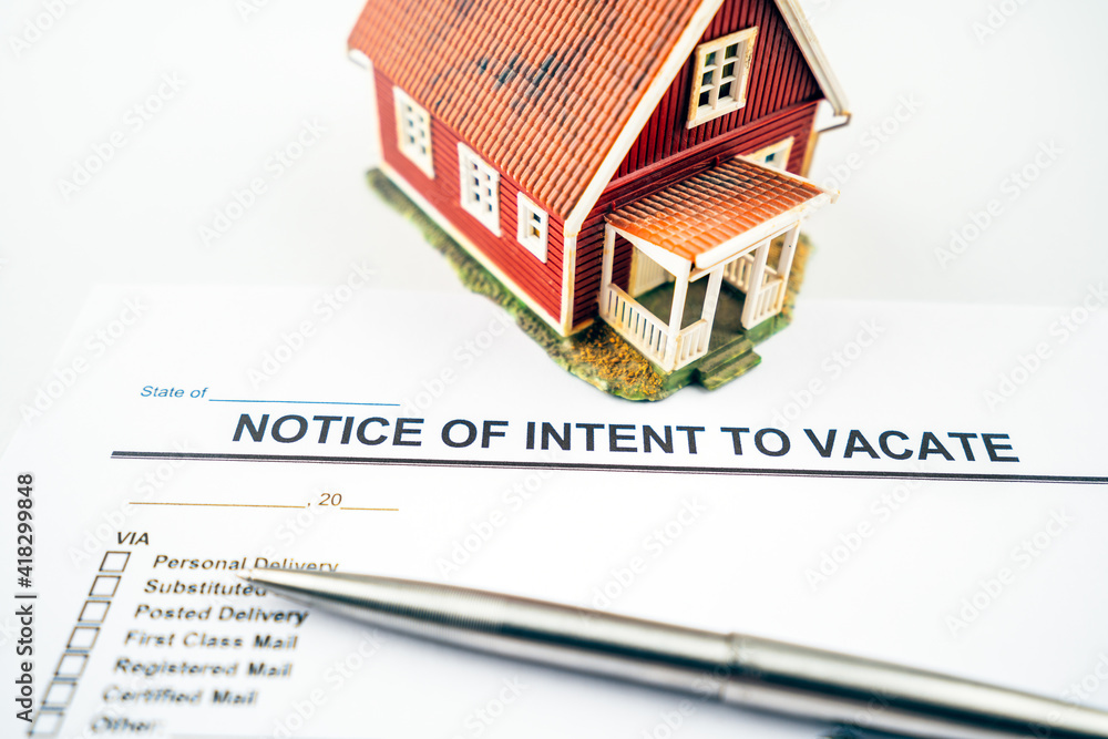 Plakát Notice of intent to vacate letter and pen with tiny red model ...