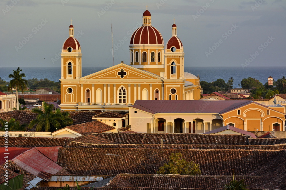 Vista aerea de la antigua ciudad colonial de Granada, a orillas del ...