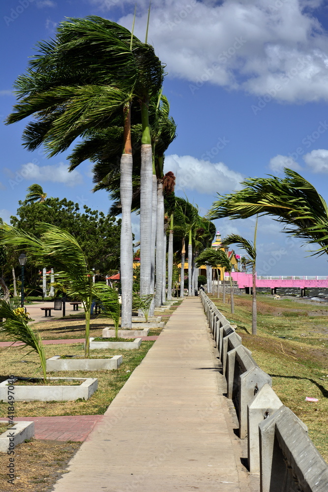 Paisajes y rincones de la antigua ciudad colonial de Granada, a orillas ...