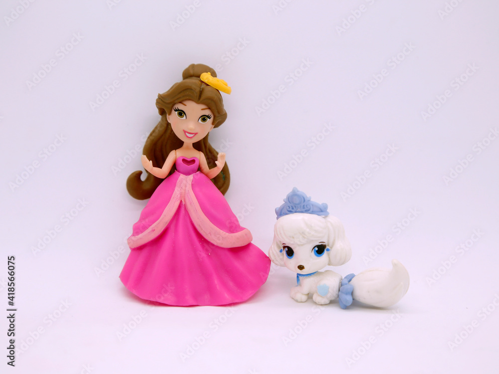 Foto de Disney princess with her dog. Disney line princess doll. Young ...