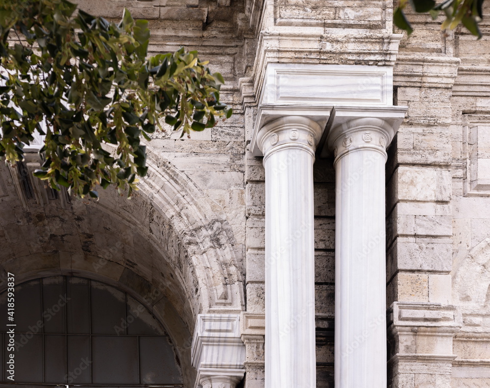 Foto de Elements of architectural decorations of buildings, old columns ...