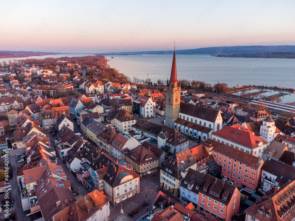 Foto de Die Altstadt von Radolfzell am Bodensee mit dem Münster do ...