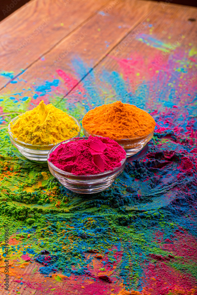 Colorful traditional holi powder in bowls. Happy holi. Concept Indian ...