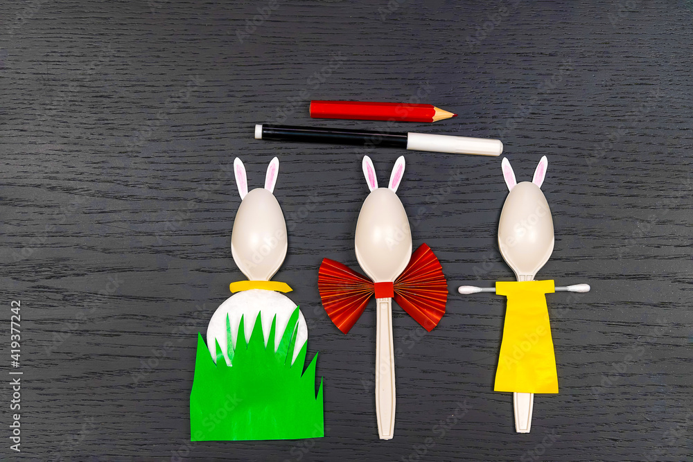 How to make Easter bunnies from biodegradable spoons and colored paper ...