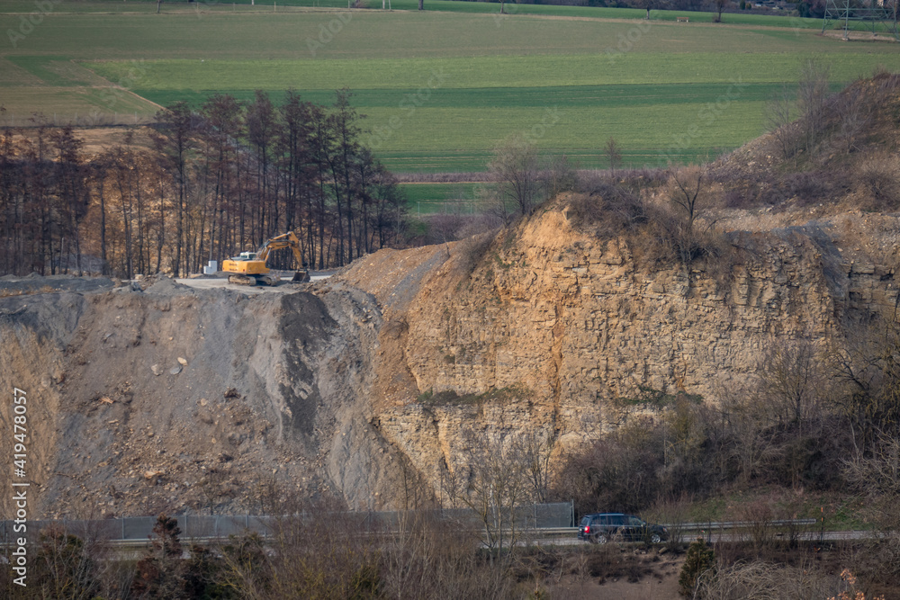 Abbau von Baumaterialien im Kalkstein Steinbruch Stock Photo | Adobe Stock