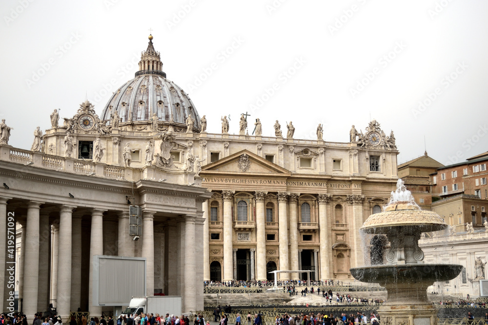 Piazza San Pietro, Città del Vaticano, Gian Lorenzo Bernini - St. Peter ...