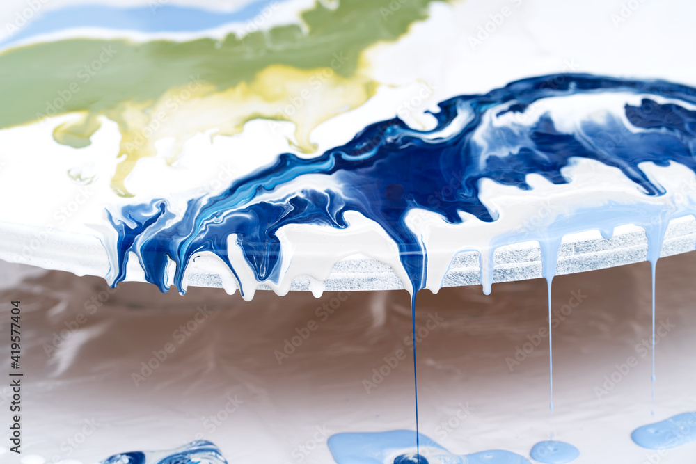 Artistic background. Round canvas with dripping paint. The process of ...