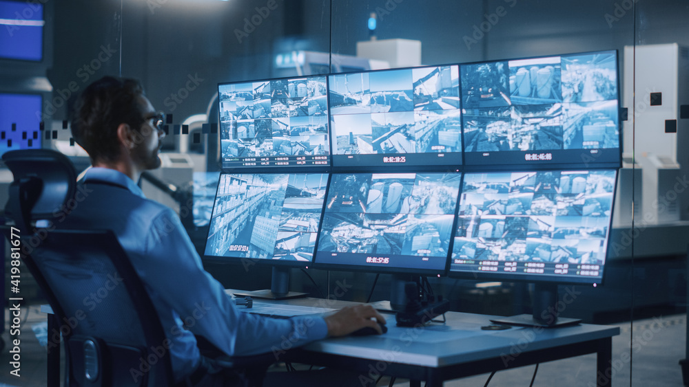 Foto de Industry 4.0 Modern Factory: Security Operator Controls Proper ...