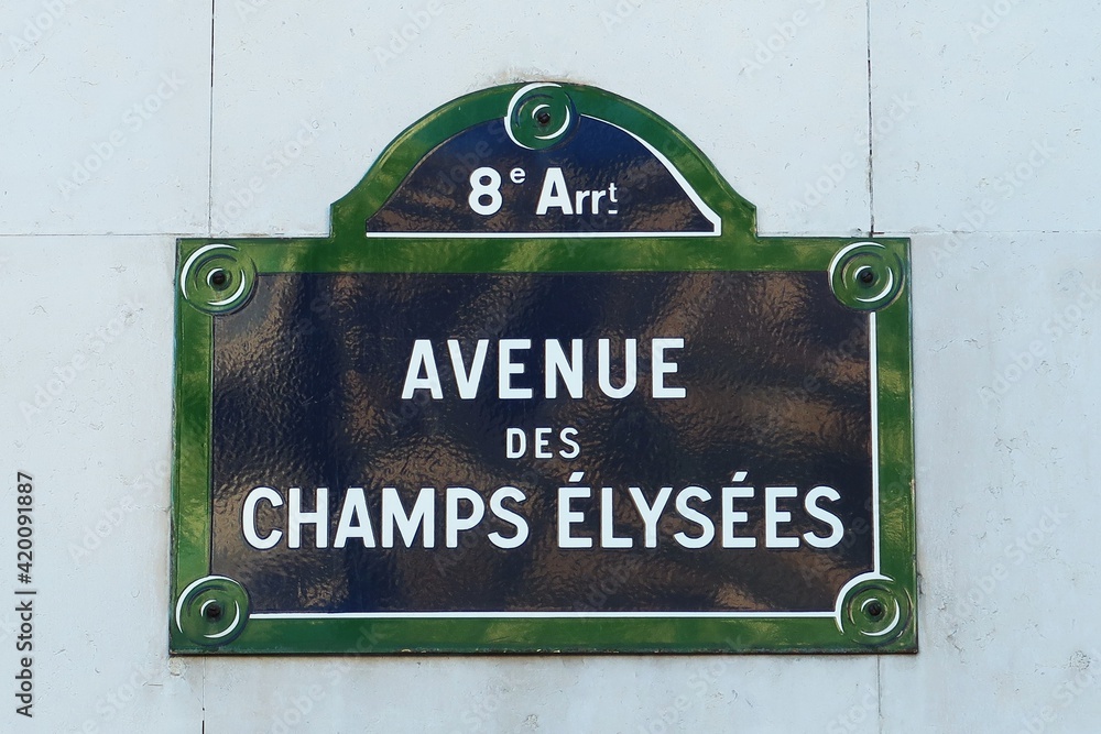 Plaque de rue parisienne de la célèbre "Avenue des Champs Élysées" à ...