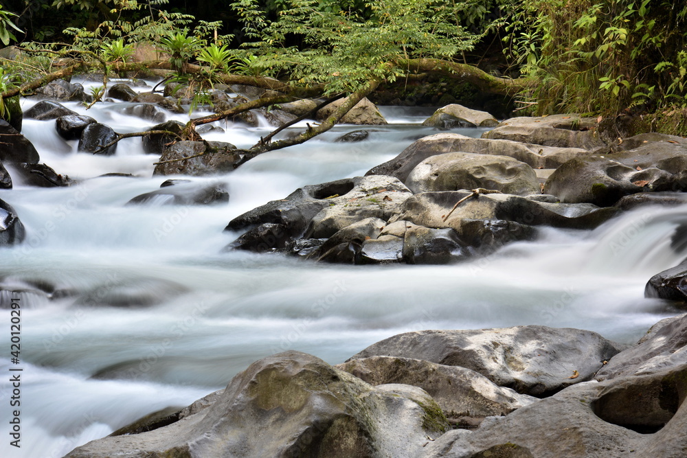 Paisajes y rincones del rio Burío, a su paso por la ciudad de La ...