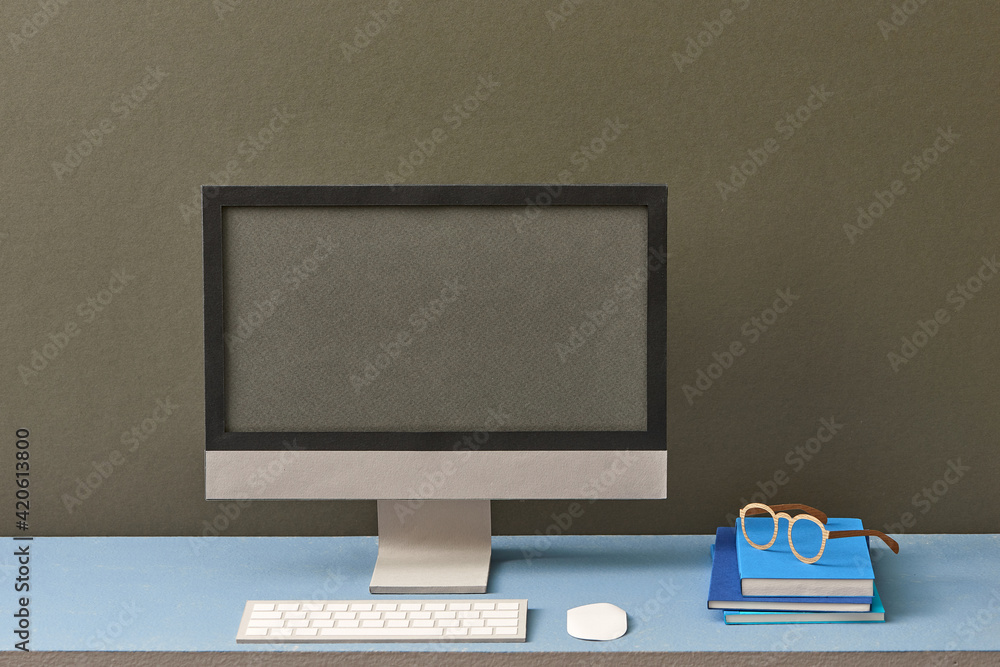 Workspace mockup desktop computer on table. copy space and blank screen ...