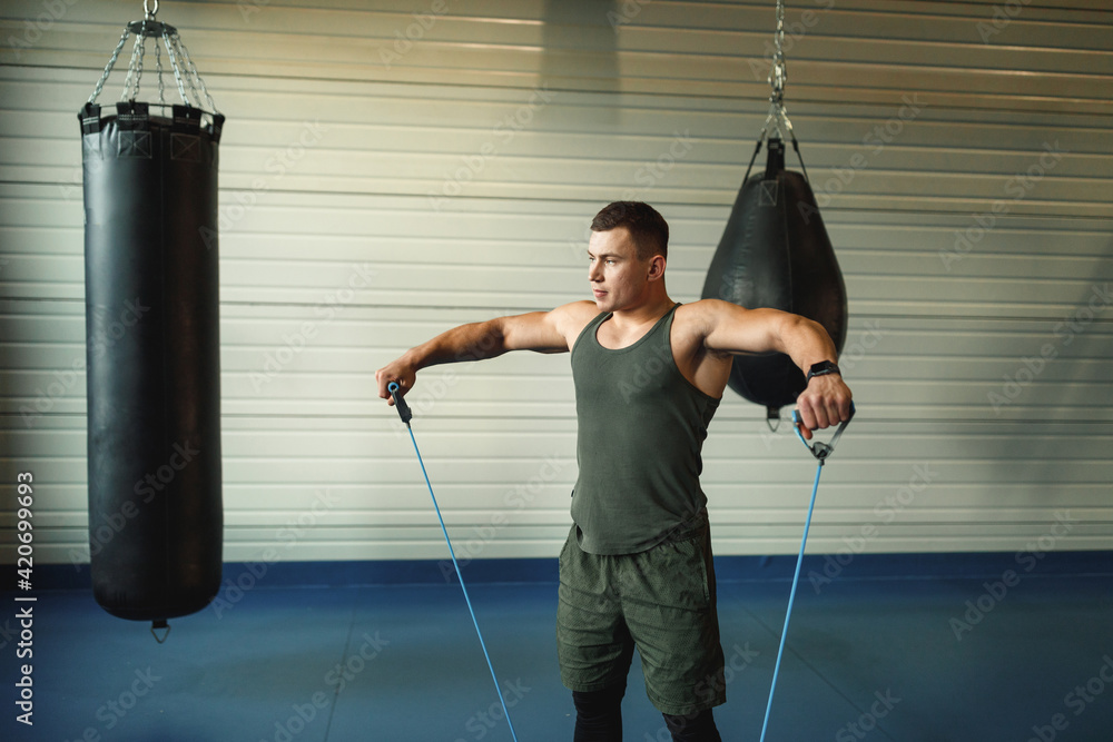 Boxer using sport equipment to stretching up muscles of upper body foto ...