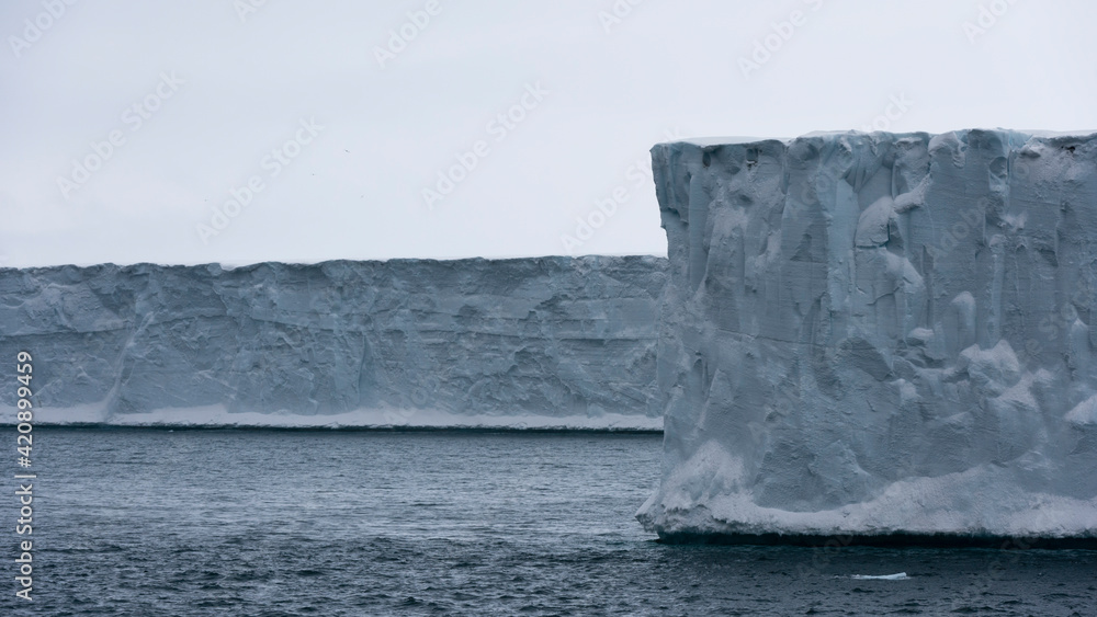 Arctic ocean and ice cliffs of polar ice cap, Austfonna Nordaustlandet ...