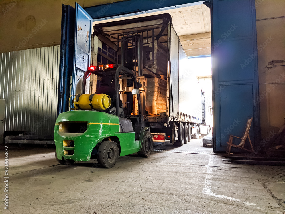 Hochregallager Hubmaststapler LKW Entladung Logistik Stock Photo ...