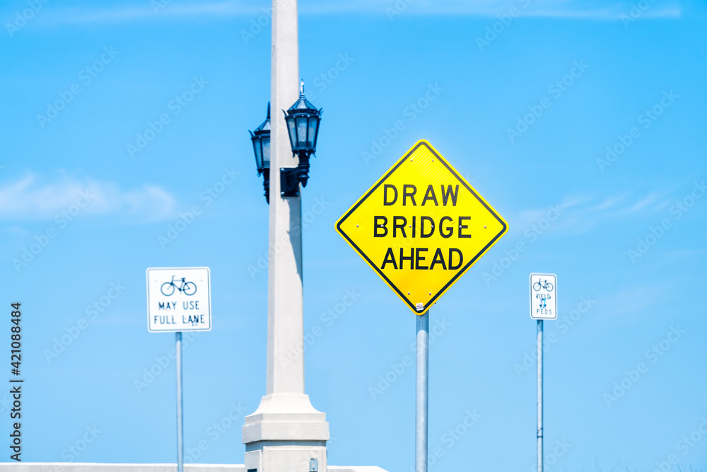 Draw drawbridge yellow road traffic sign at Bridge of Lions bascule ...