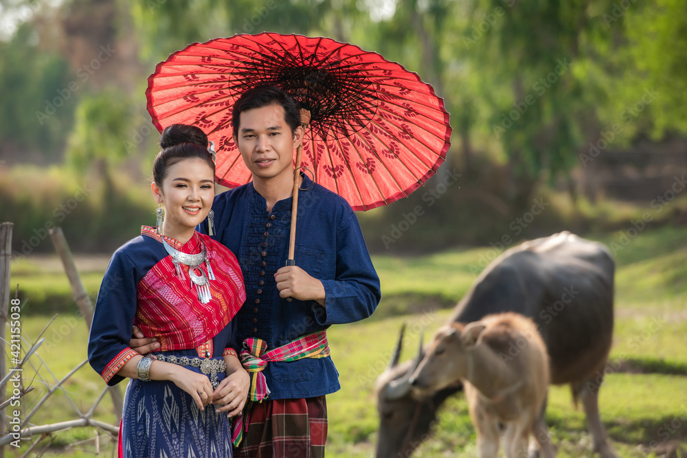 Pre Wedding shoot inside Garden in Thai Traditional dress Costumes ...