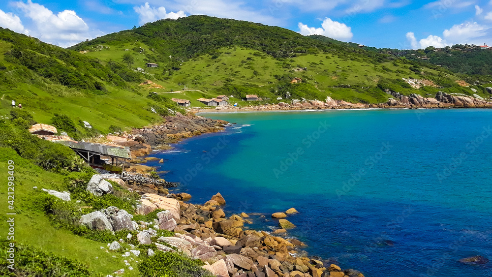 A água azul da Praia do Rosa Sul - Imbituba - Santa Catarina - Brasil ...