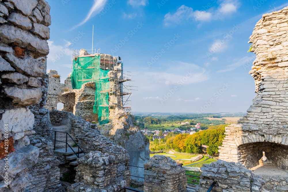Ogrodzieniec ruins of a medieval castle. Czestochowa region, Poland ...