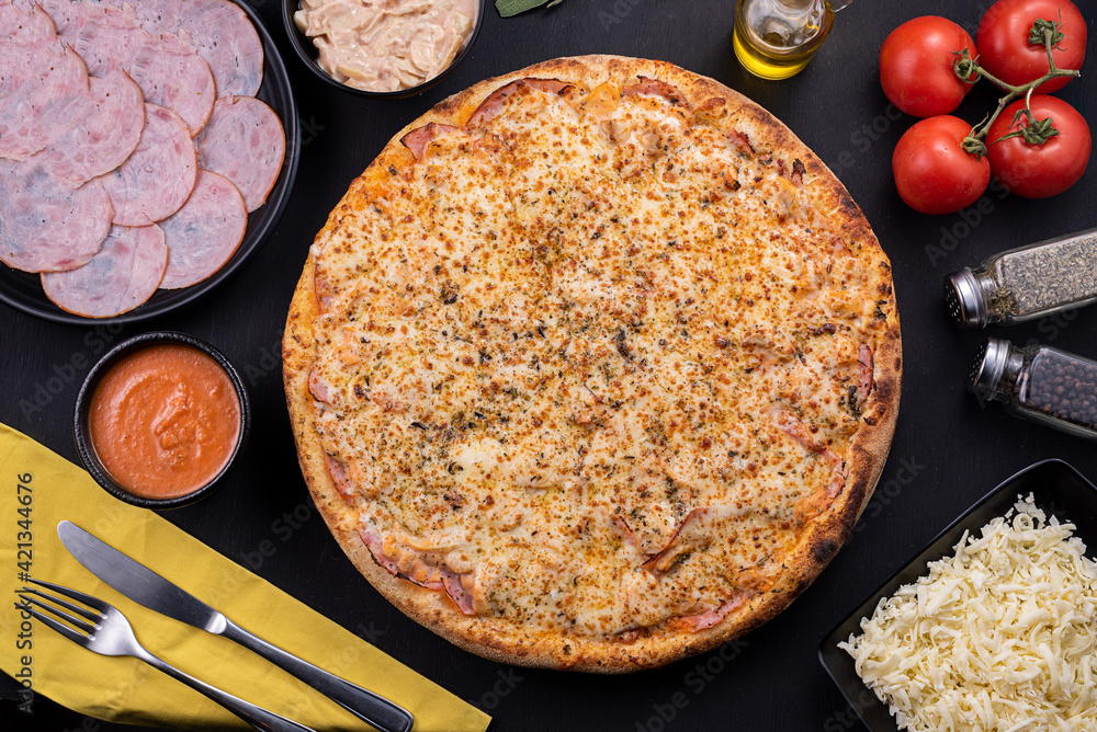 Pizza de lombo com champignon Stock Photo | Adobe Stock