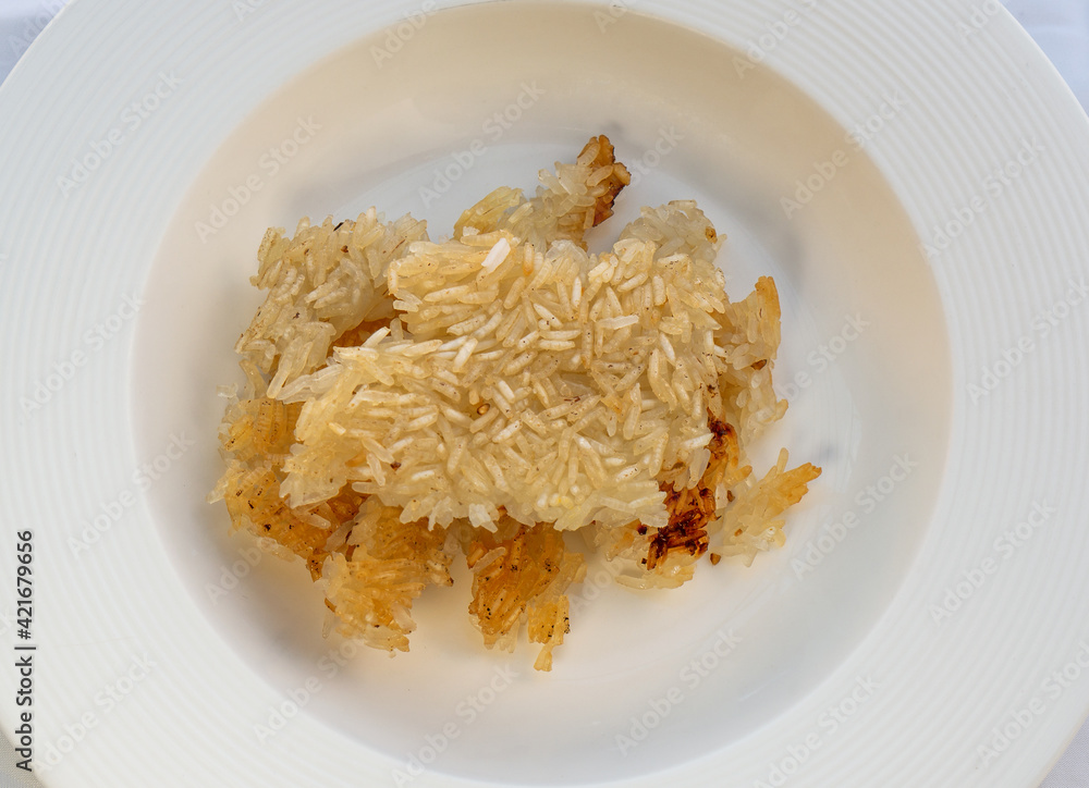 Crispy fried rice, concon, rice that sticks in the saucepan and toasts ...