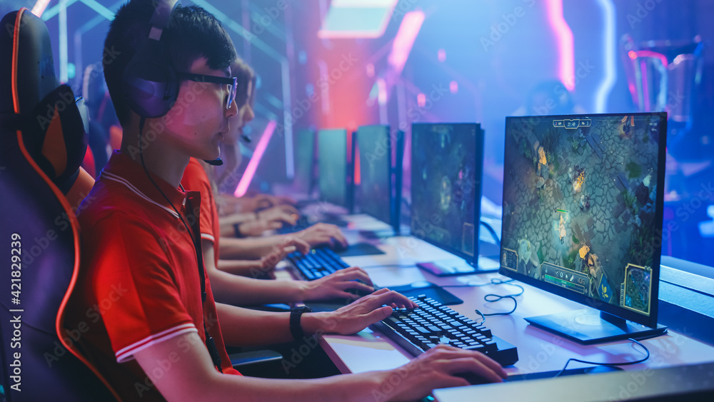 Pro Girl Plays Computer Game Plays RPG Strategy on a Championship ...
