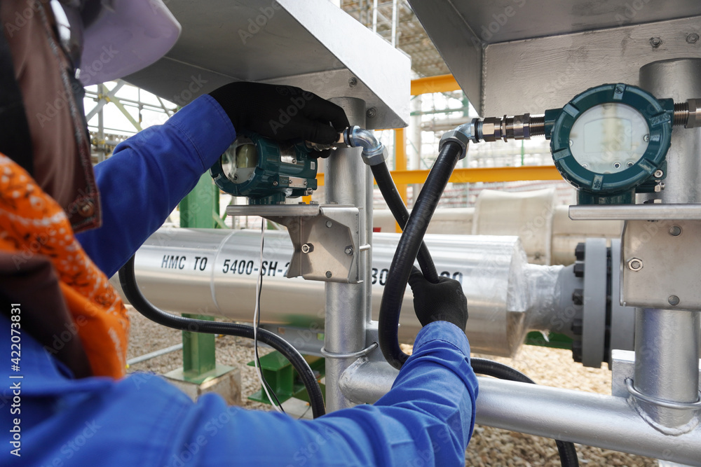 Temperature transmitter during install the power cable for measuring in ...