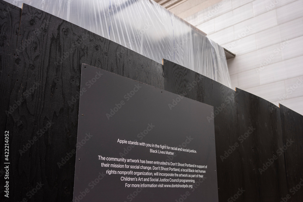 Fotografia do Stock: Portland, OR, USA - Mar 21, 2021: Apple Store ...