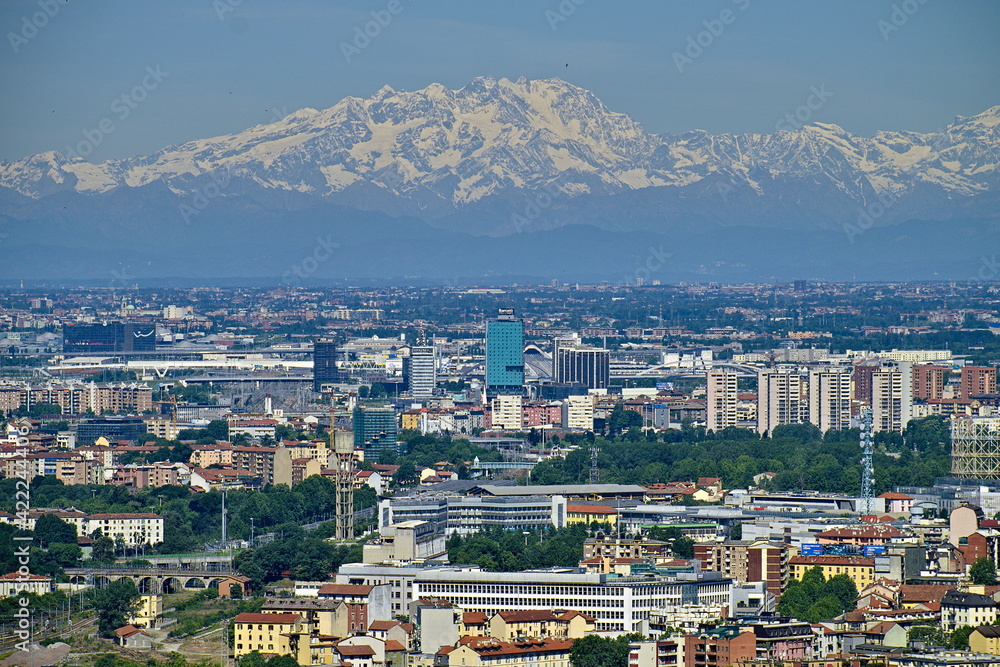 Il gruppo del Monte Rosa visto da Milano Stock Photo | Adobe Stock