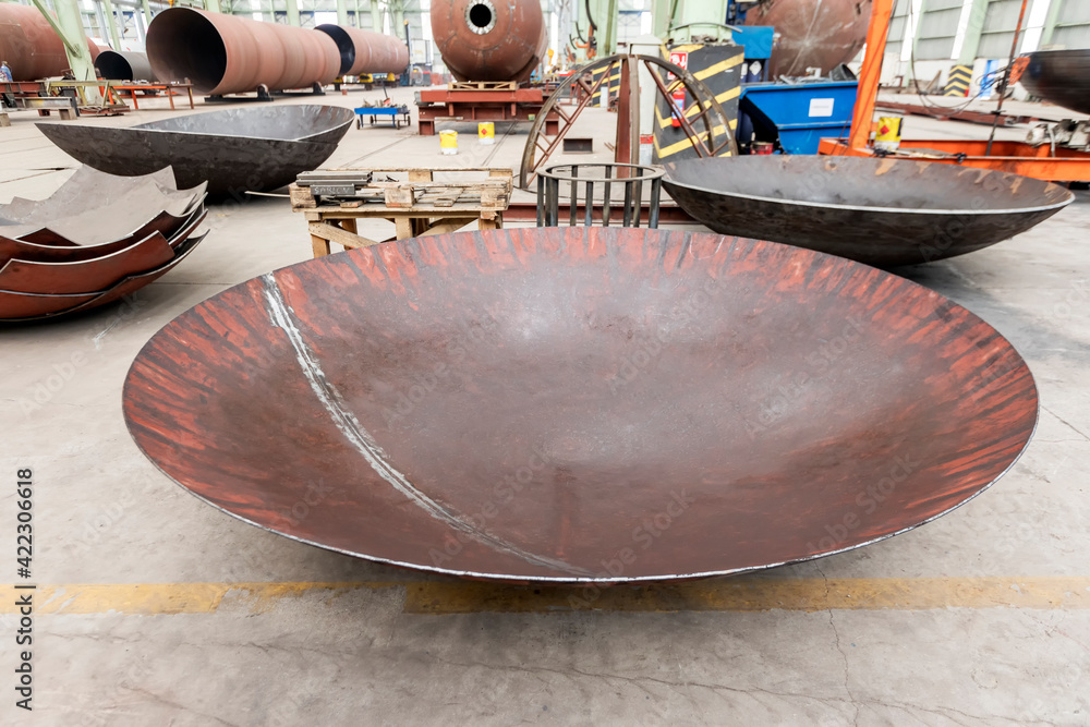 View of the torispherical (or flanged and dished head), hemispherical ...