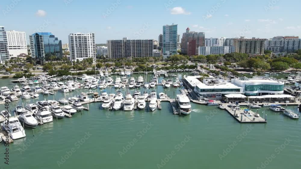 Vidéo Stock Aerial of downtown Sarasota, Florida. Rail cam view from ...