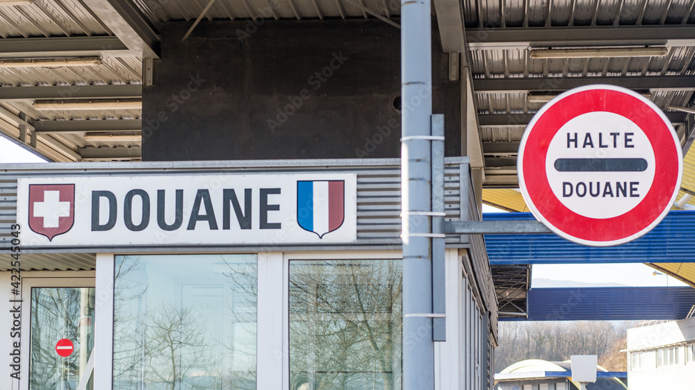 Panneau halte douane à la frontière franco-Suisse Stock Photo | Adobe Stock