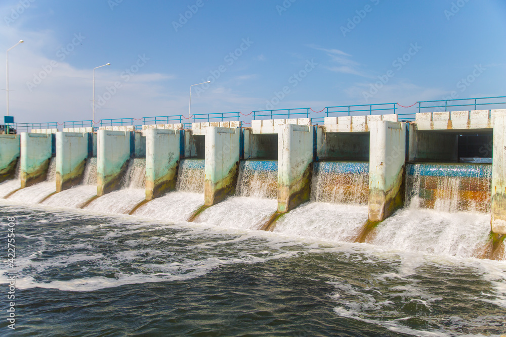 Foto de Kokaral Dam - a dam that crosses the Berg Strait between the ...
