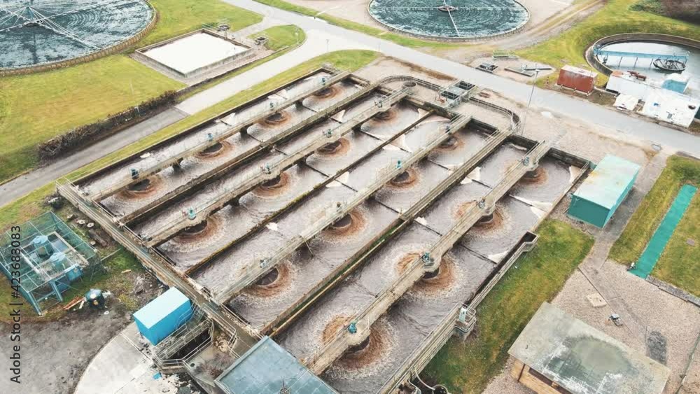 Vídeo do Stock: Wide aerial of water purification plant, clean drinking ...