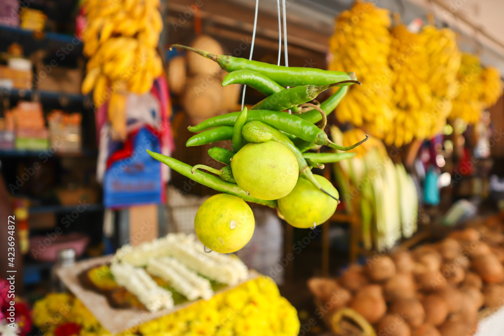Foto de A Close up picture of a few Lemons and green chili peppers tied ...