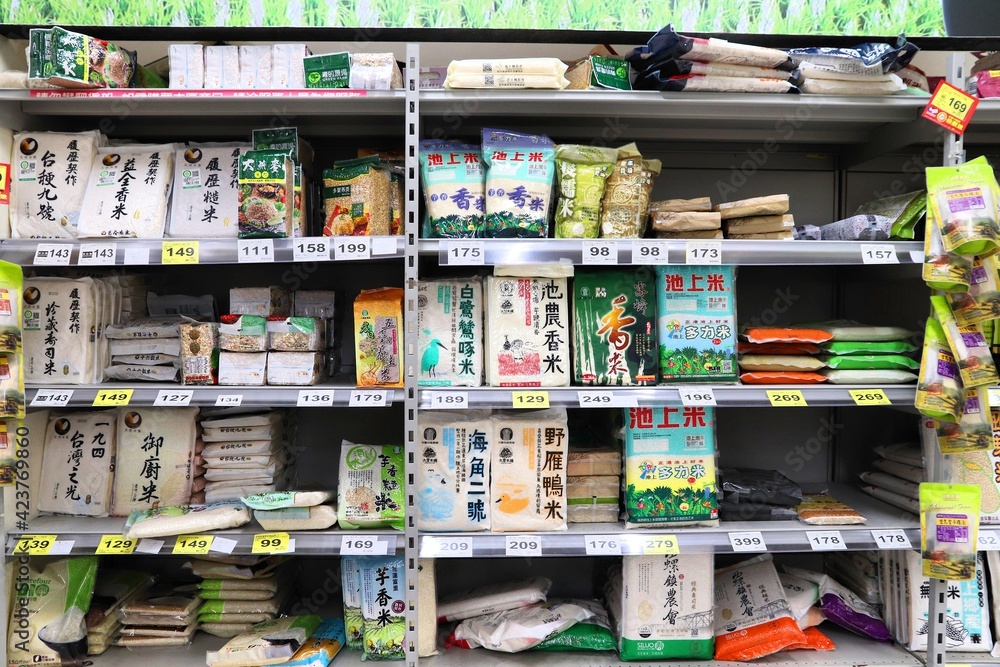 Foto de TAIPEI, TAIWAN - DECEMBER 3, 2018: Rice varieties in a ...