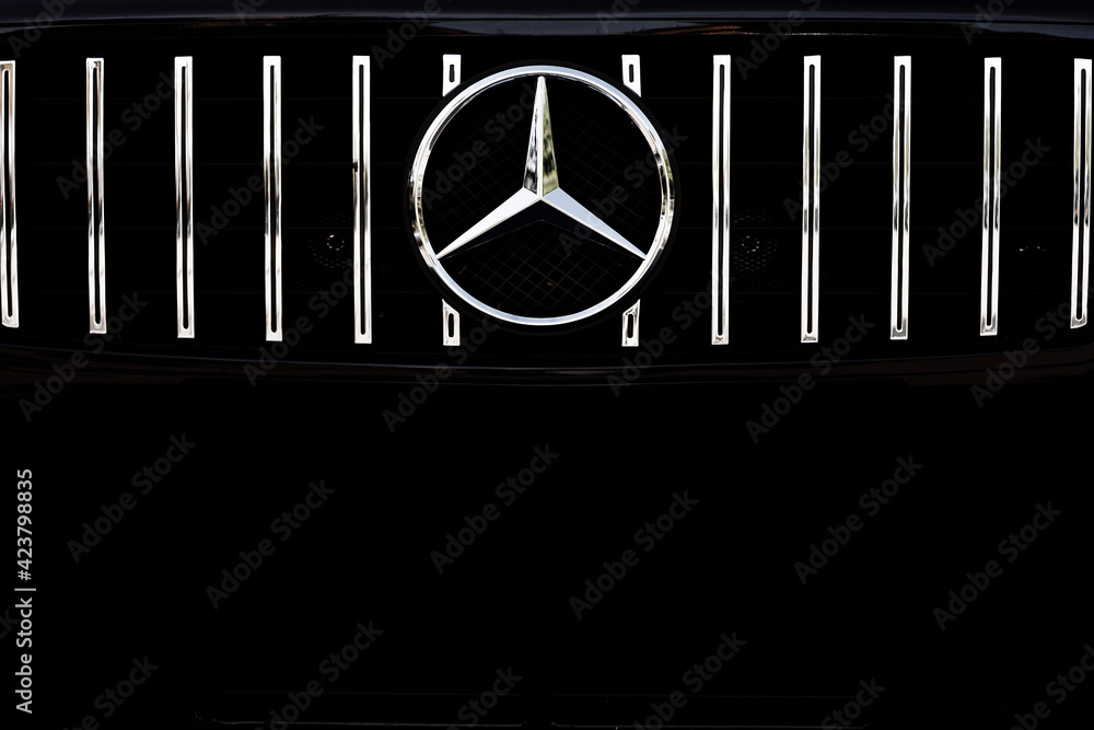 Mercedes Benz Emblem Black Background