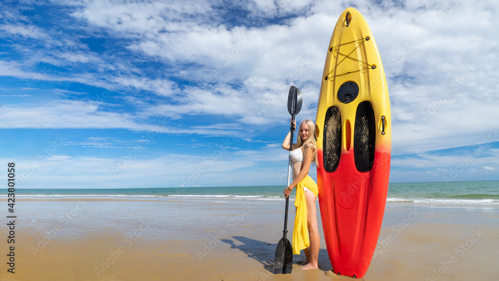 Sexy Caucasian girl with paddleboard on the seashore of a tropical ...