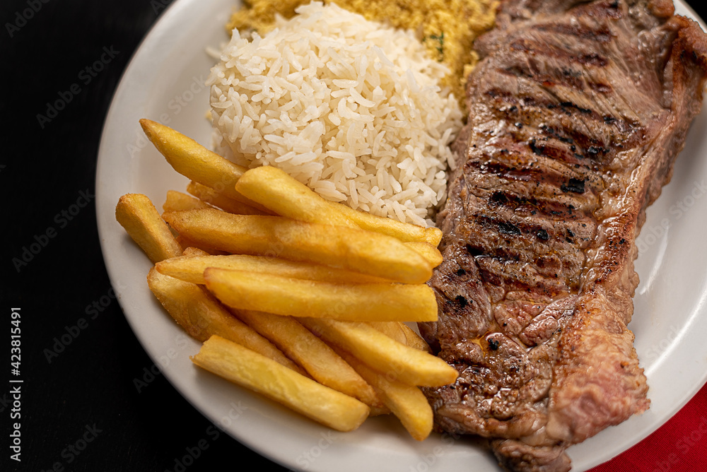 Refeição - Prato Feito - Bife de filé mignon, batata frita, arroz e ...