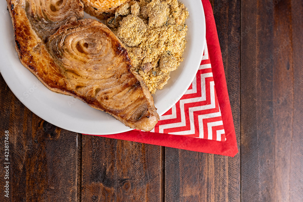 Refeição - Prato Feito - Peixe Meca - farofa de banana Stock Photo ...