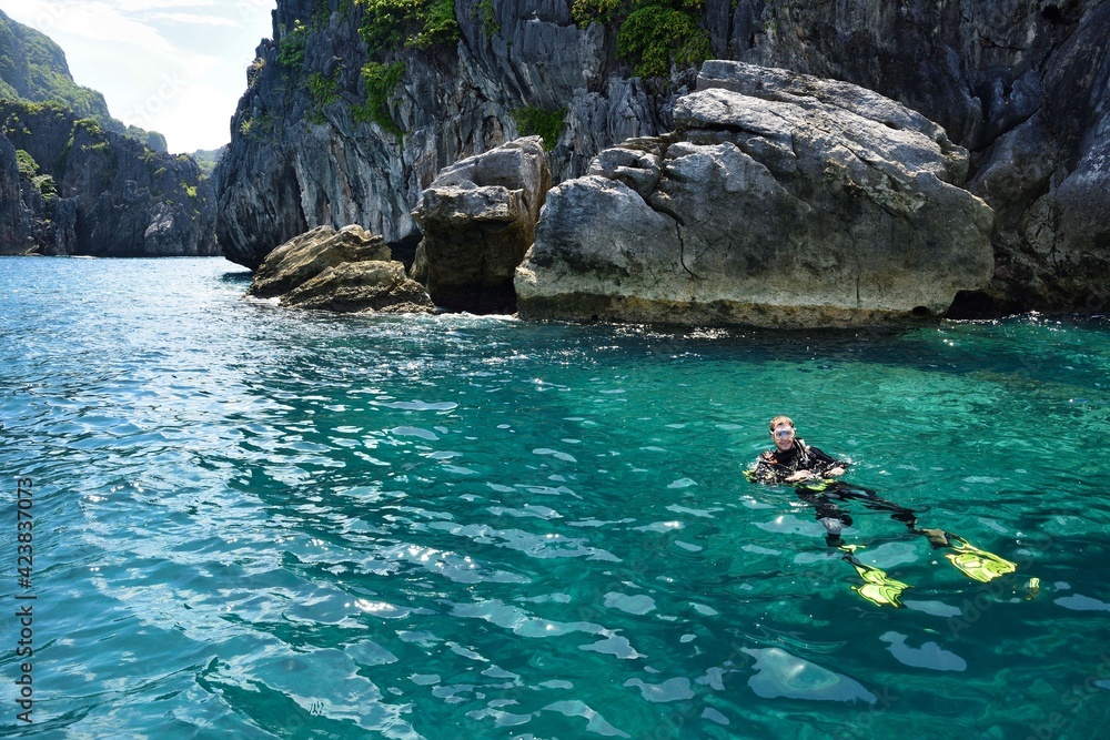 Diver at El Nido Palawan Paradise in the Philippines, Island hopping ...