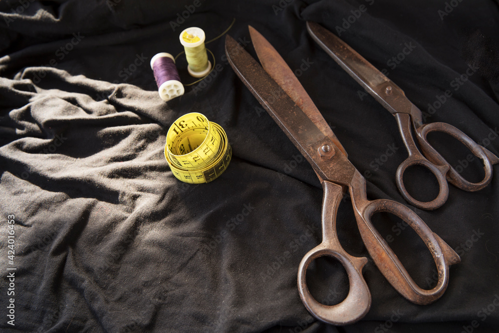 Scissors for sewing, measurement ruler and thread roll lines on black ...